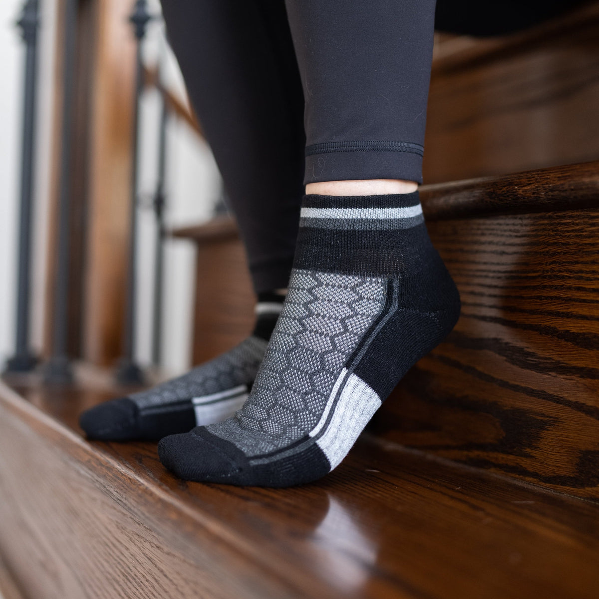 SILVER QUARTER SOCKS | BLACK – SixSox